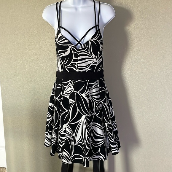 Papaya | Dresses | Summer Dress Floral Print Black And White | Poshmark